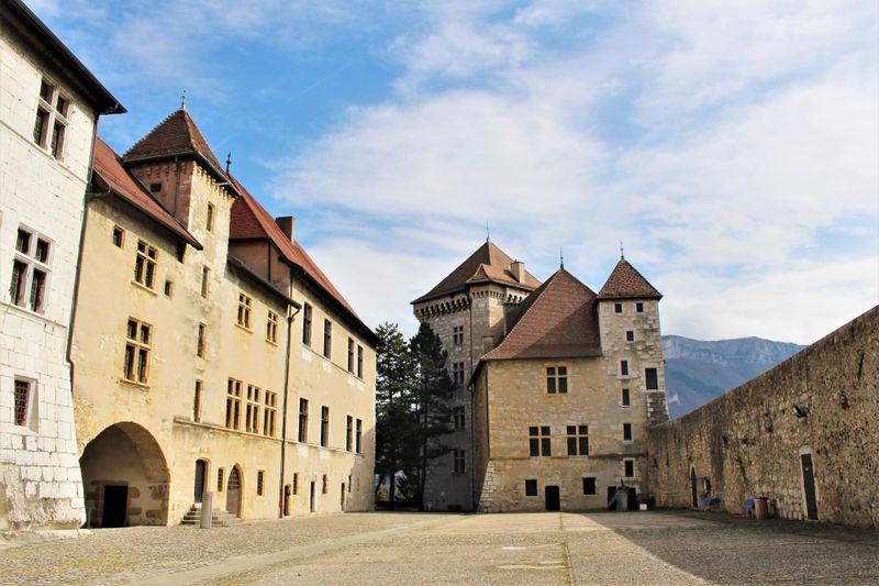 Visiter le Palais de l'Isle à Annecy : billets, prix, horaires
